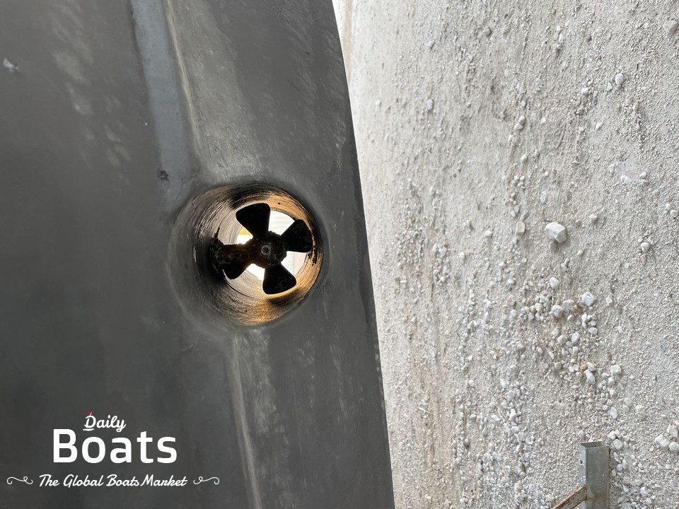 2005 Majesty Yachts / Gulf Craft Walkaround 33 for sale. View price ...