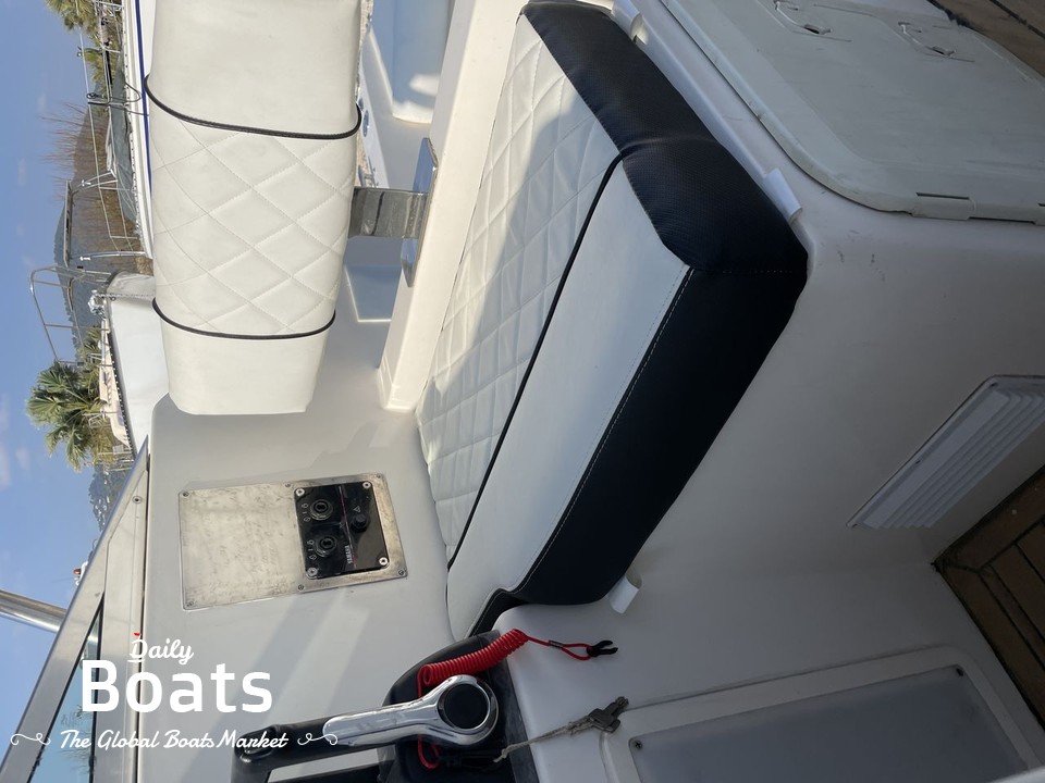 2005 Majesty Yachts / Gulf Craft Walkaround 33 for sale. View price ...