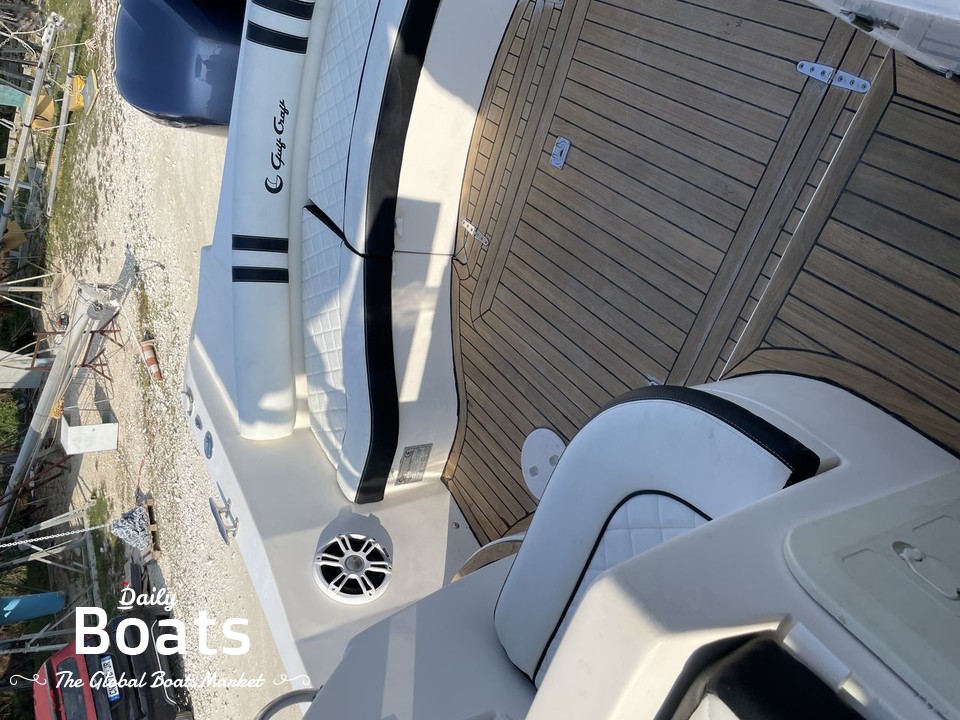 2005 Majesty Yachts / Gulf Craft Walkaround 33 for sale. View price ...