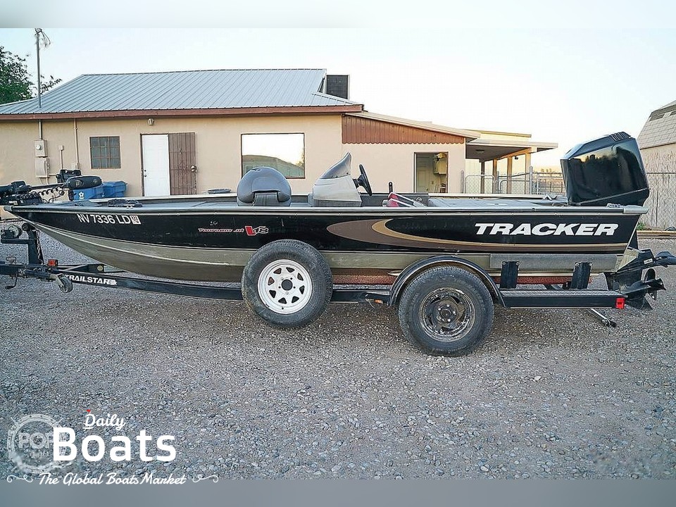 2000 Tracker Tournament V-18 for sale. View price, photos and Buy 2000 ...