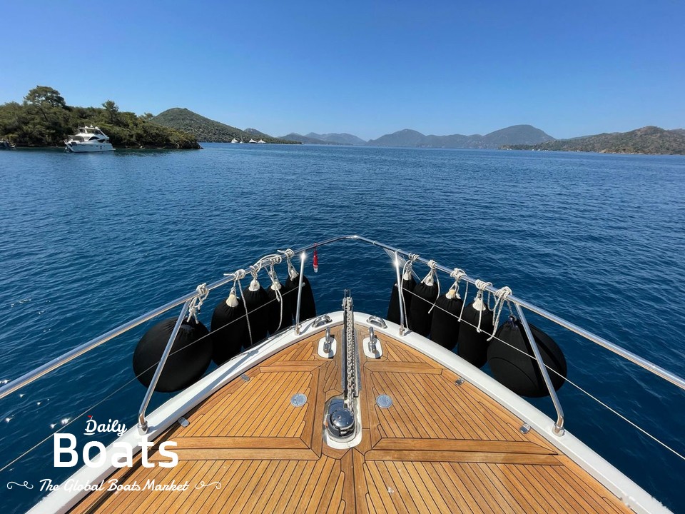 2004 Ferretti Yachts 590 for sale. View price, photos and Buy 2004 ...