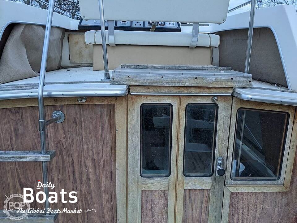 1982 Carver Yachts Santa Cruz 26 Cabin Cruiser for sale. View price ...