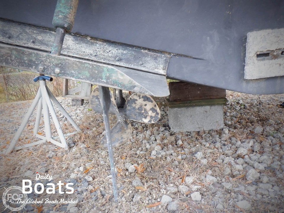 1983 Uniflite 28 Mega for sale. View price, photos and Buy 1983 ...