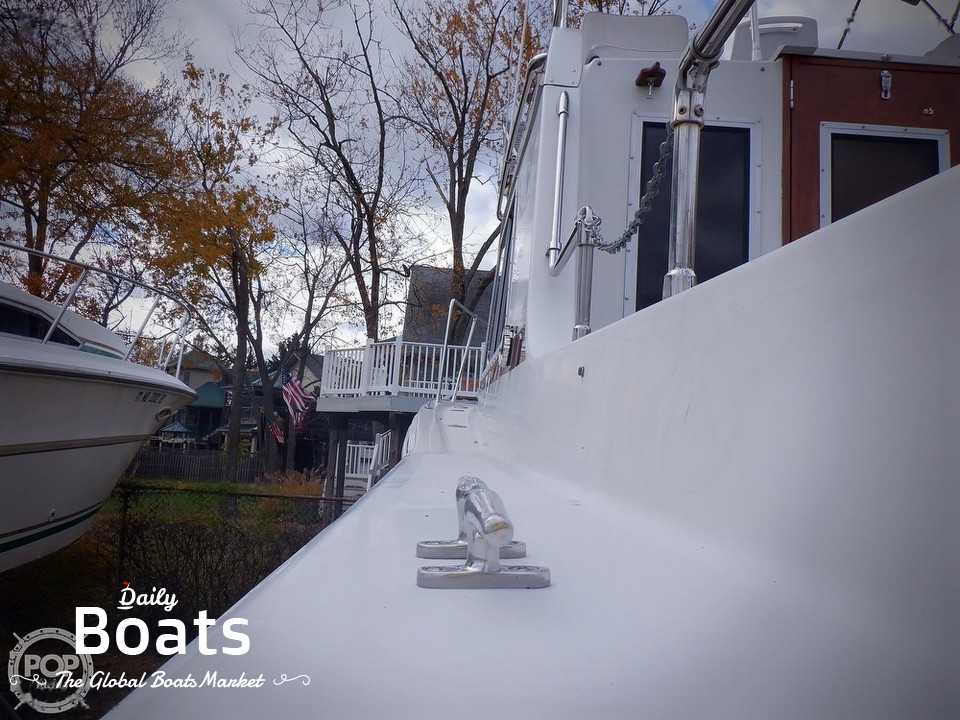 1983 Uniflite 28 Mega for sale. View price, photos and Buy 1983 ...