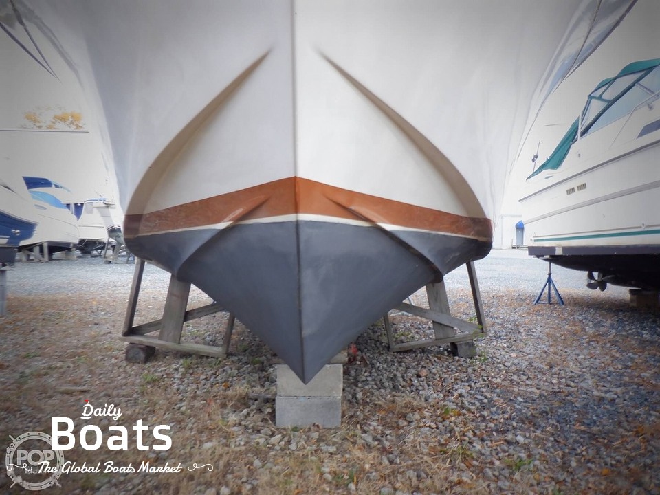 1983 Uniflite 28 Mega for sale. View price, photos and Buy 1983 ...