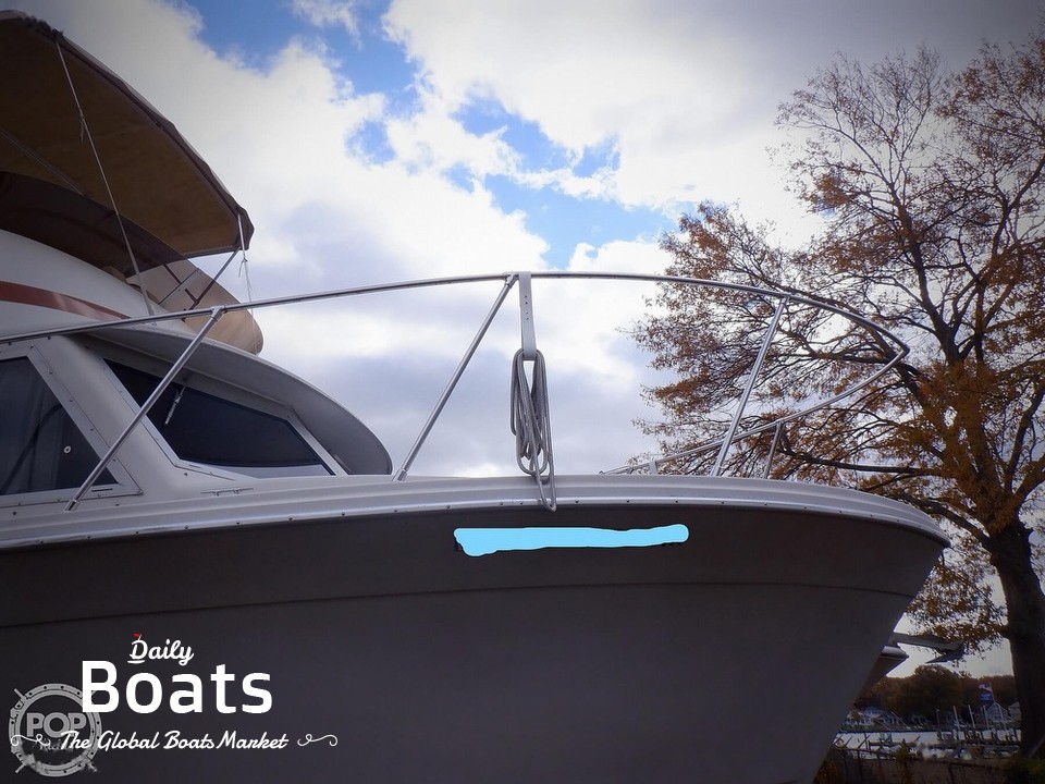 1983 Uniflite 28 Mega for sale. View price, photos and Buy 1983 ...