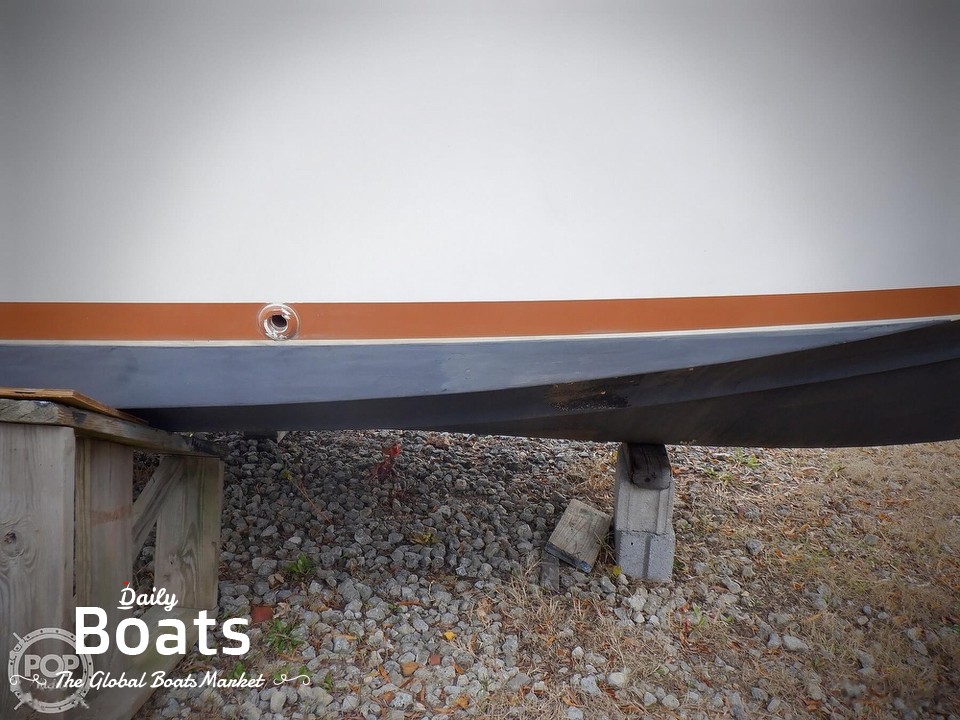 1983 Uniflite 28 Mega for sale. View price, photos and Buy 1983 ...