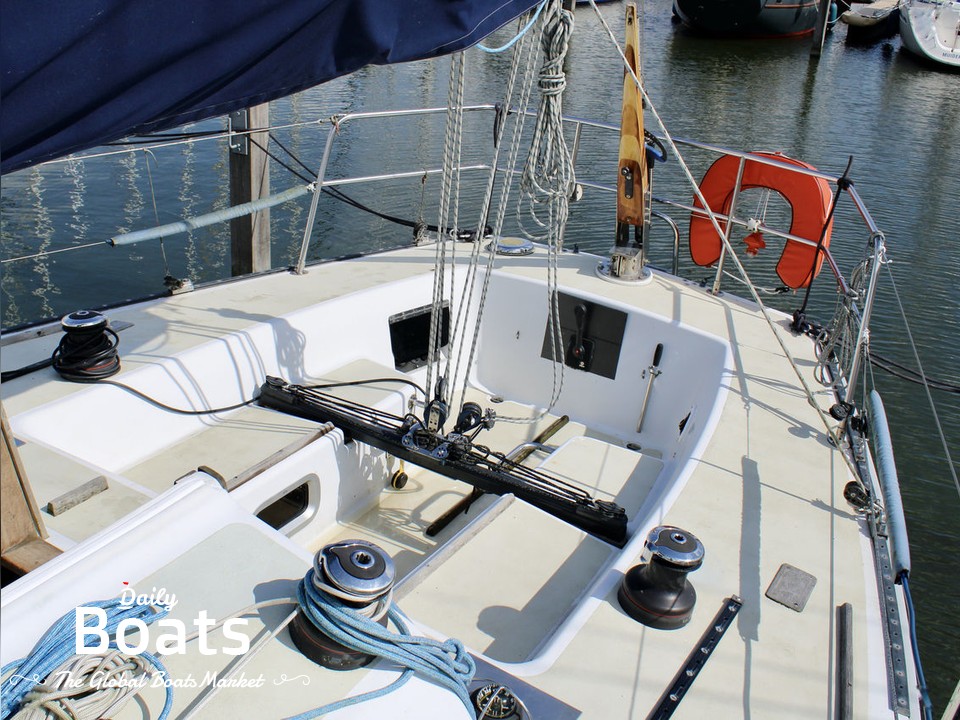 1983 J Boats J/35 for sale. View price, photos and Buy 1983 J Boats J ...