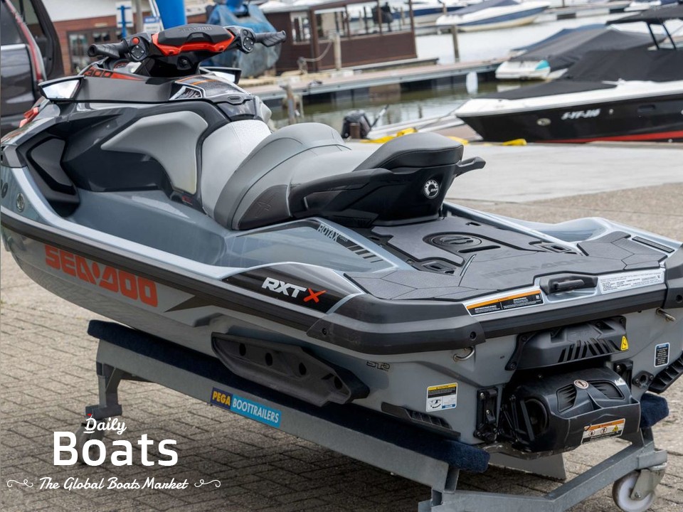 2018 Sea-Doo Rxt 300 for sale. View price, photos and Buy 2018 Sea-Doo ...