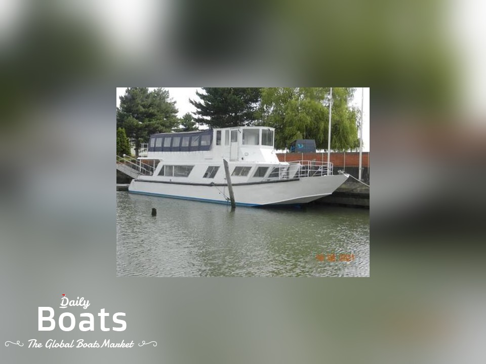 Classic river cruiser for sale - Daily Boats