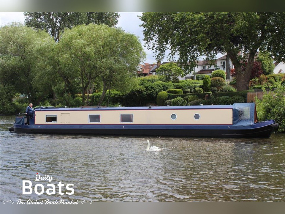 2010 Collingwood 60 Cruiser Stern Narrowboat for sale. View price ...