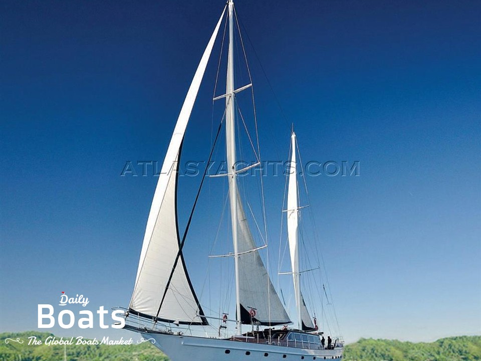 33m steel 2 engines 5 cabins for sale - Daily Boats