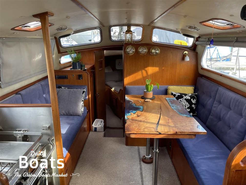 1996 Trident Marine Trident Voyager 30 for sale. View price, photos and ...