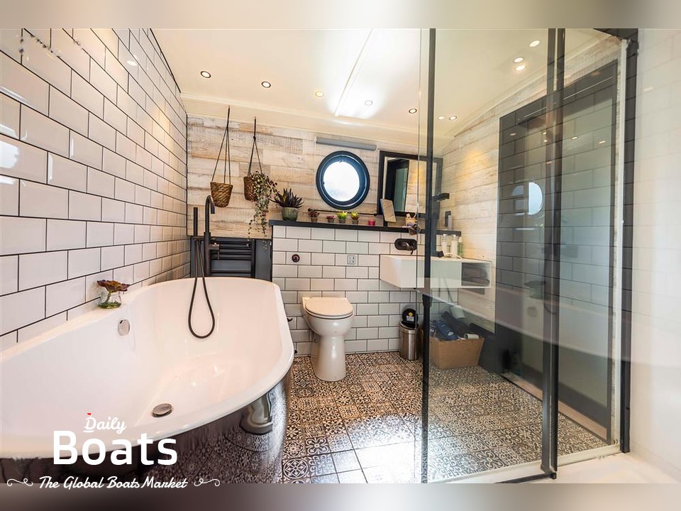 2019 Wide Beam Narrowboat Collingwood Hoxton for sale. View price ...