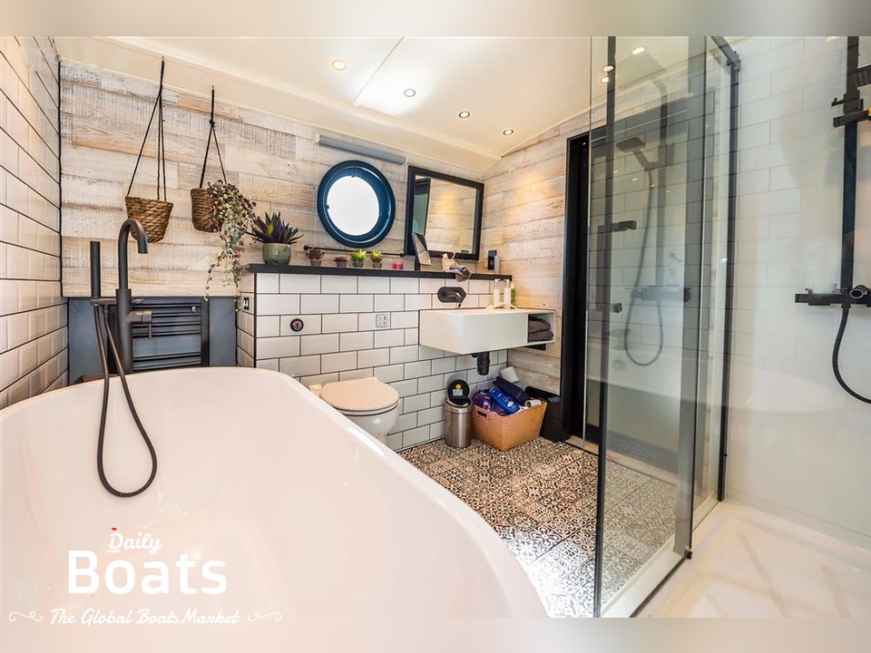 2019 Wide Beam Narrowboat Collingwood Hoxton for sale. View price ...