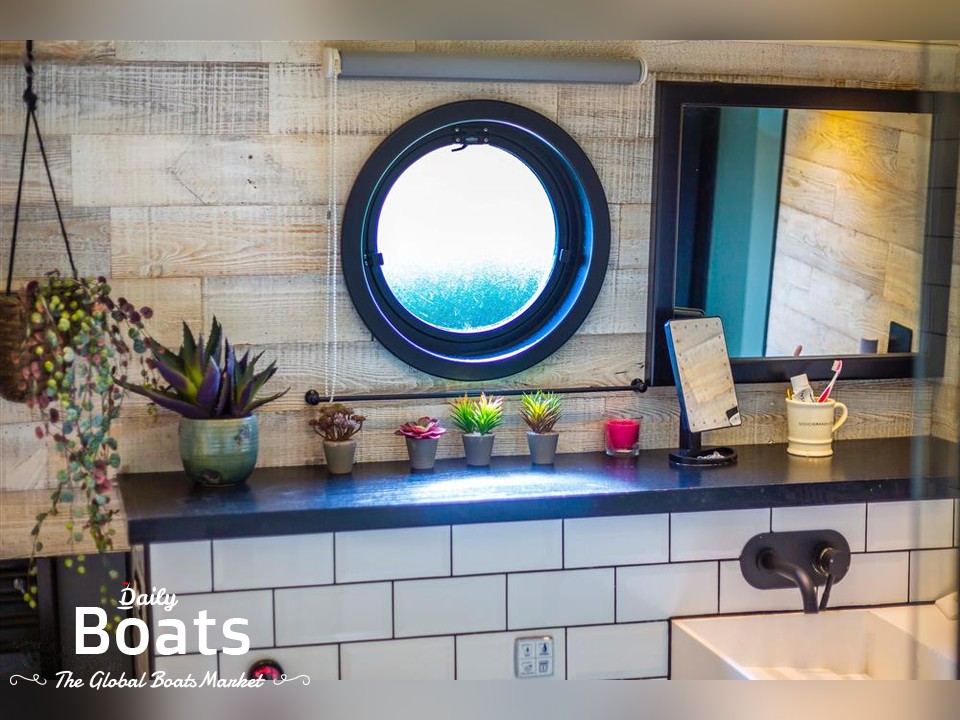 2019 Wide Beam Narrowboat Collingwood Hoxton for sale. View price ...