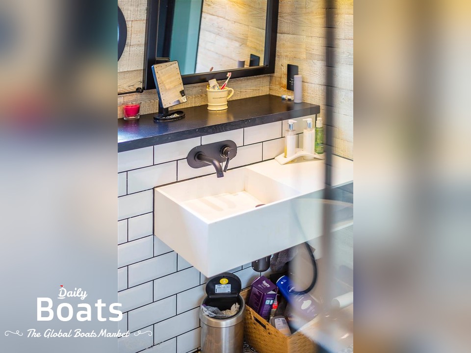 2019 Wide Beam Narrowboat Collingwood Hoxton for sale. View price ...