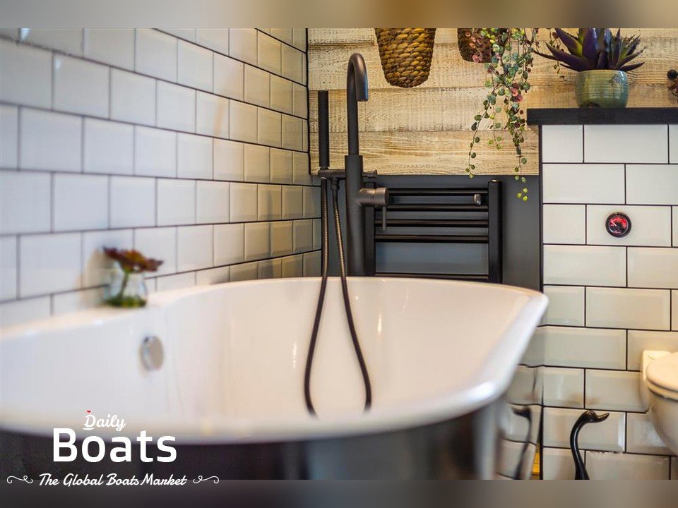 2019 Wide Beam Narrowboat Collingwood Hoxton for sale. View price ...