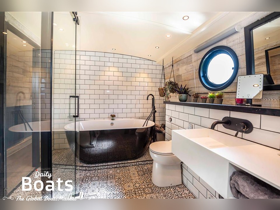 2019 Wide Beam Narrowboat Collingwood Hoxton for sale. View price ...