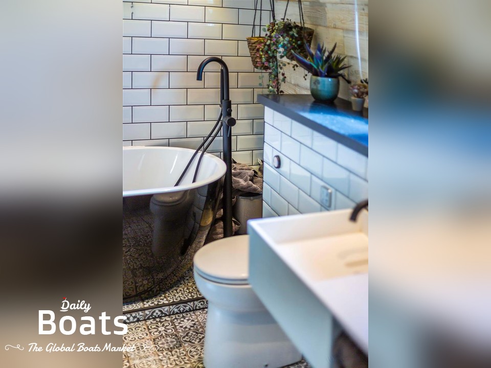 2019 Wide Beam Narrowboat Collingwood Hoxton for sale. View price ...