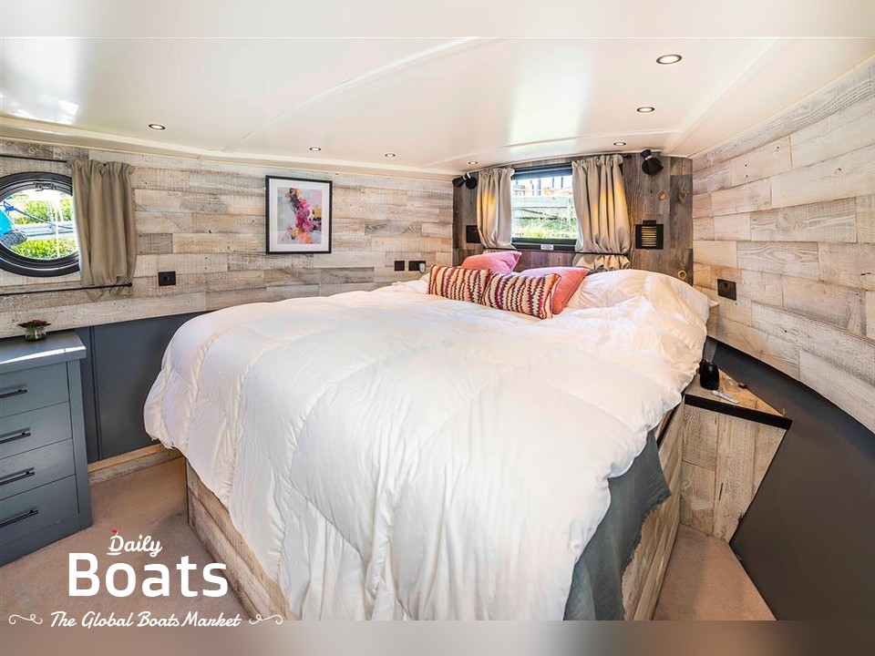 2019 Wide Beam Narrowboat Collingwood Hoxton for sale. View price ...