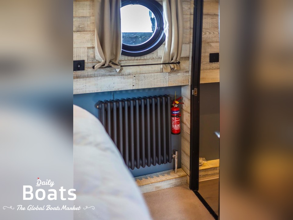 2019 Wide Beam Narrowboat Collingwood Hoxton for sale. View price ...