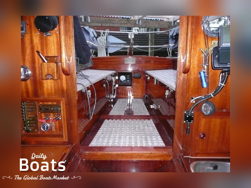 1965 Omega Yachts Omega 29 Mahagoni Plattgatter for sale. View price ...