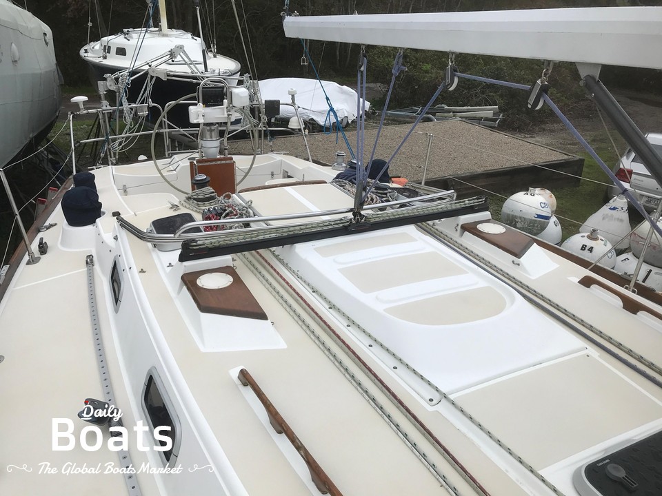 1990 Tartan 372 for sale. View price, photos and Buy 1990 Tartan 372 ...