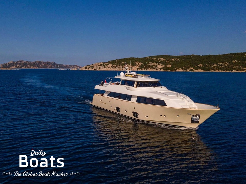 2008 Ferretti Yachts Custom Line Navetta 26 for sale. View price ...