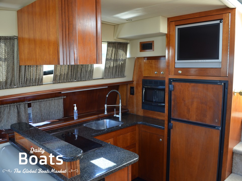 2005 Cruisers Yachts 405 Express Motoryacht for sale. View price ...