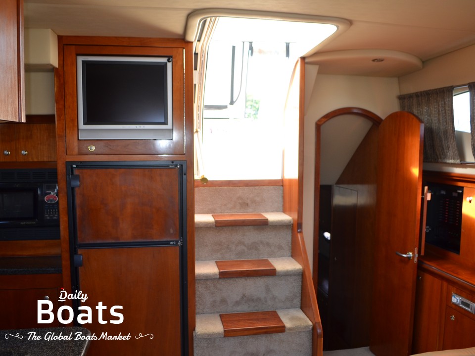 2005 Cruisers Yachts 405 Express Motoryacht for sale. View price ...