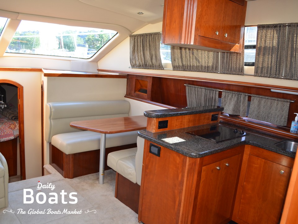 2005 Cruisers Yachts 405 Express Motoryacht for sale. View price ...