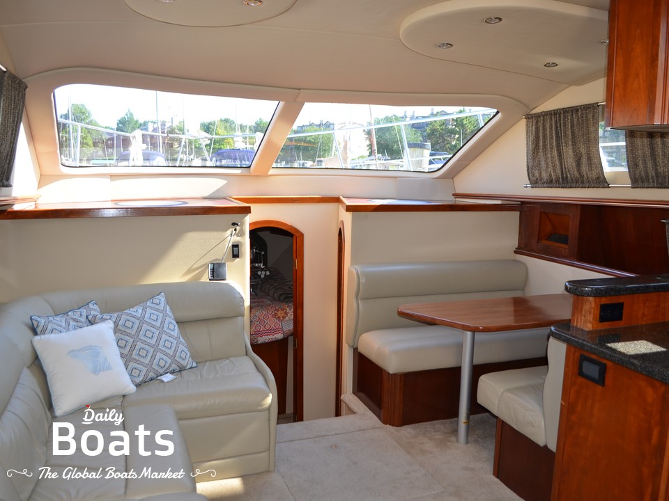 2005 Cruisers Yachts 405 Express Motoryacht for sale. View price ...