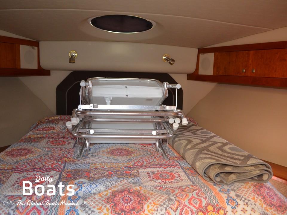 2005 Cruisers Yachts 405 Express Motoryacht for sale. View price ...