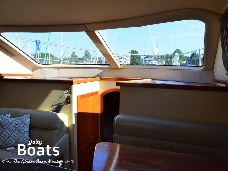 2005 Cruisers Yachts 405 Express Motoryacht for sale. View price ...