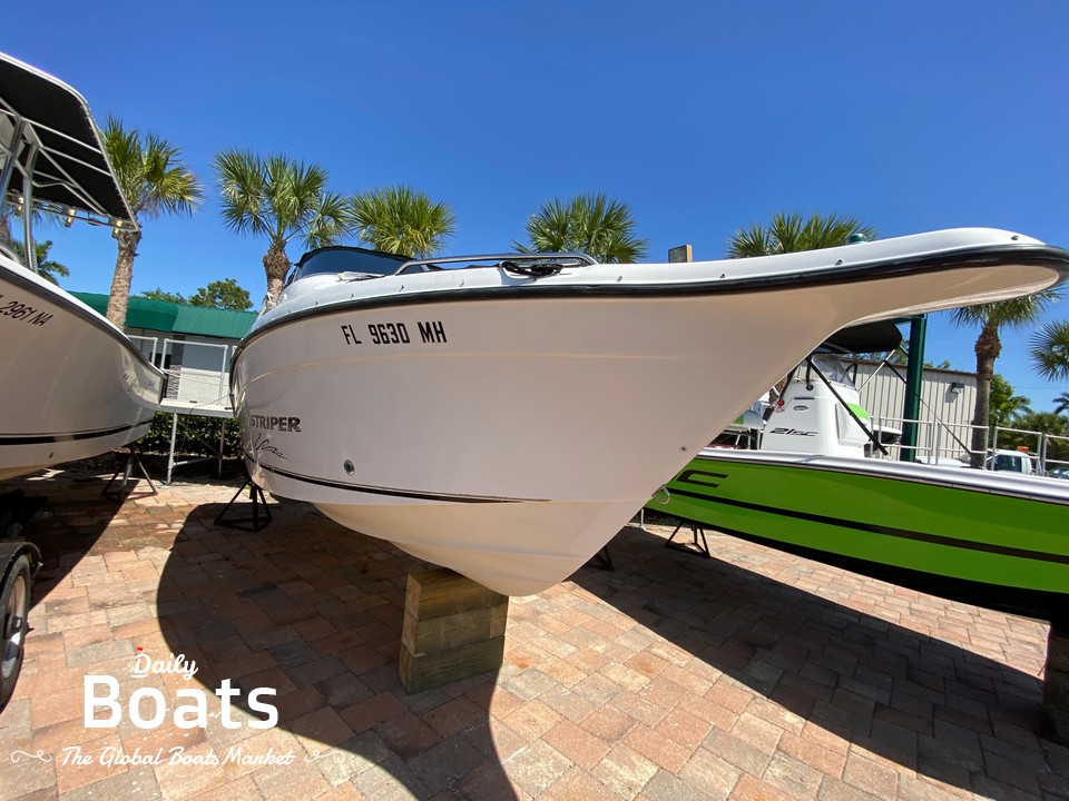 2003 Seaswirl Striper 2101 Dual Console Ob for sale. View price, photos ...
