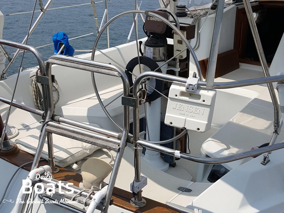 1988 Ericson 32-200 for sale. View price, photos and Buy 1988 Ericson ...