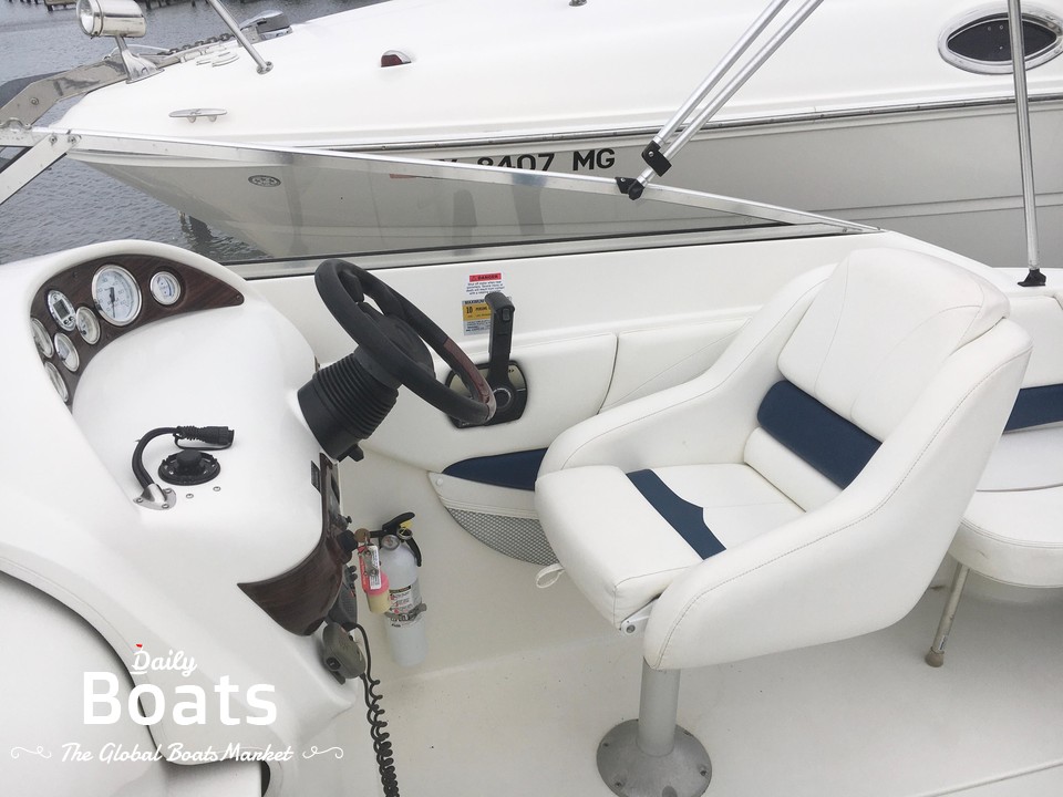 2001 Larson Cabrio 220 for sale. View price, photos and Buy 2001 Larson ...