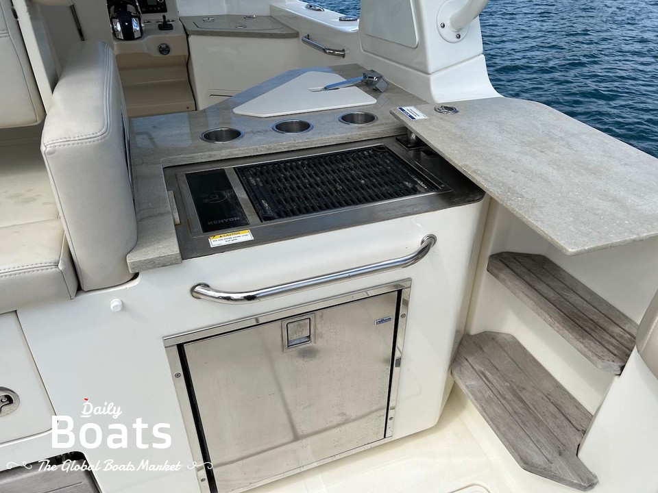 2019 Boston Whaler 350 Realm for sale. View price, photos and Buy 2019 ...