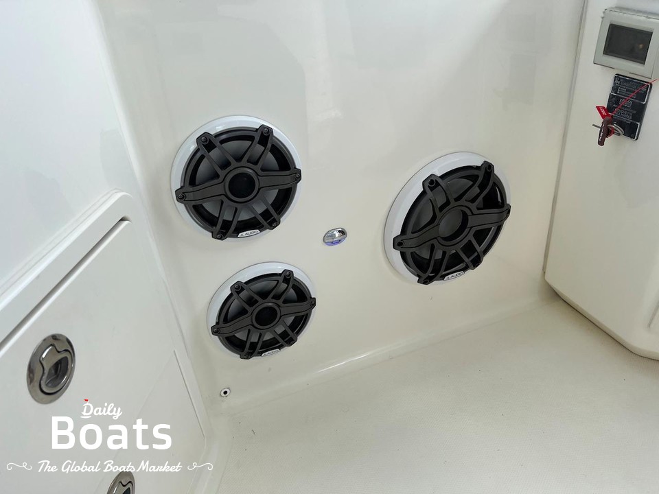 2019 Boston Whaler 350 Realm for sale. View price, photos and Buy 2019 ...