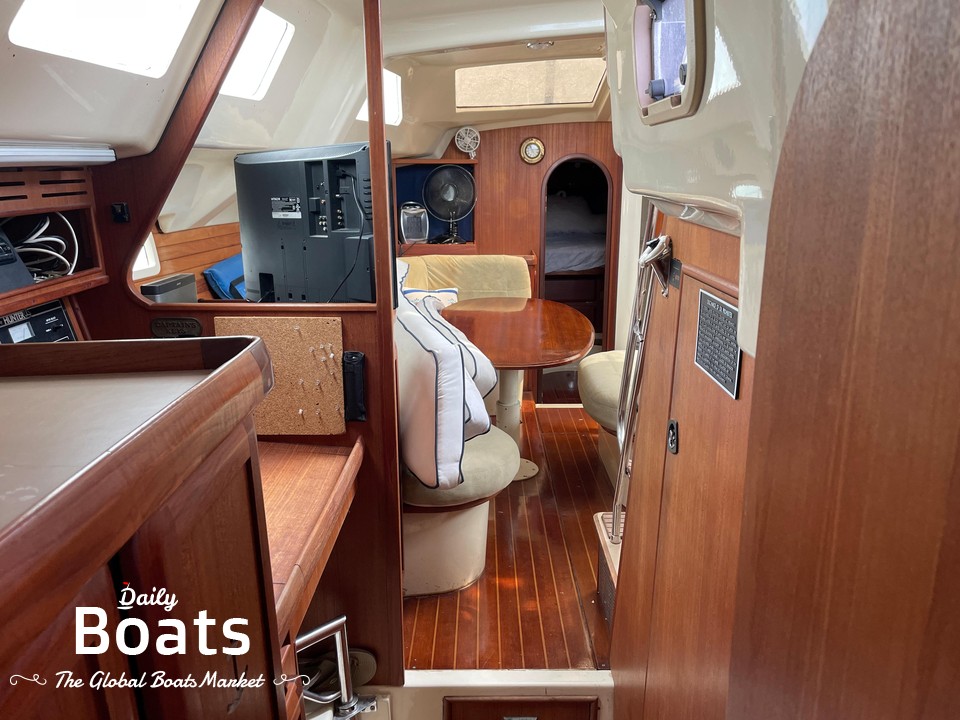 1993 Hunter Passage 42 for sale. View price, photos and Buy 1993 Hunter ...