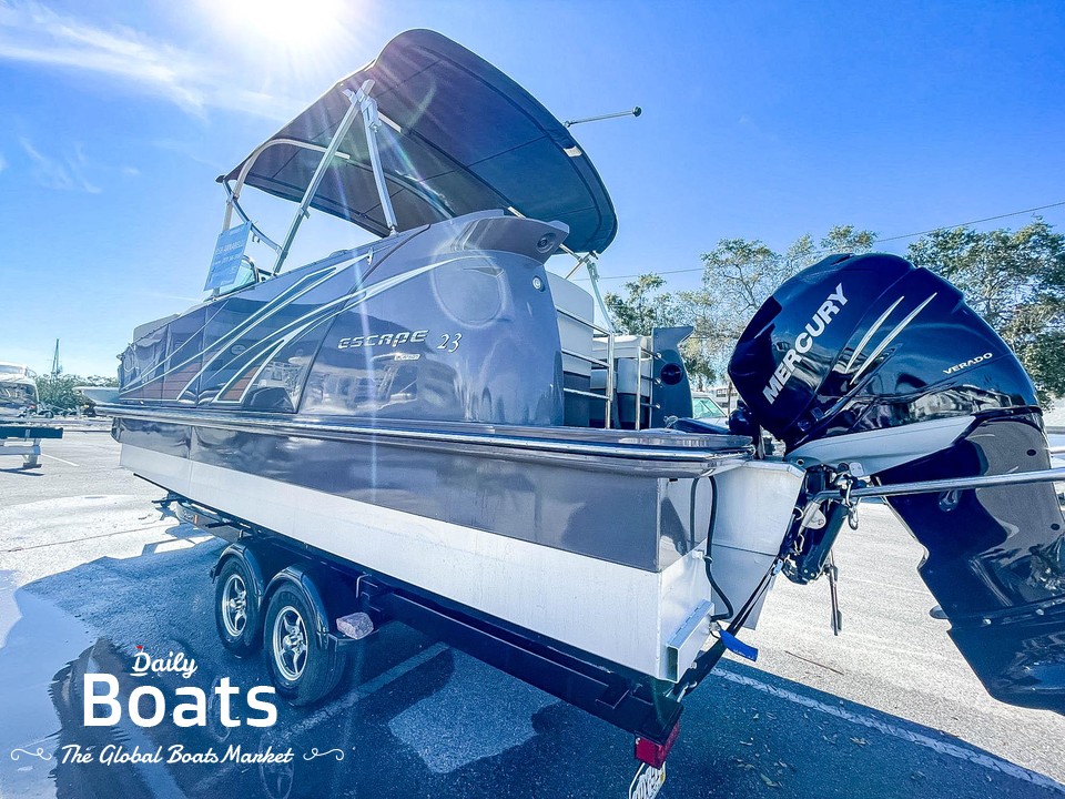 2018 Larson Escape Dc Triple Ttt for sale. View price, photos and Buy ...