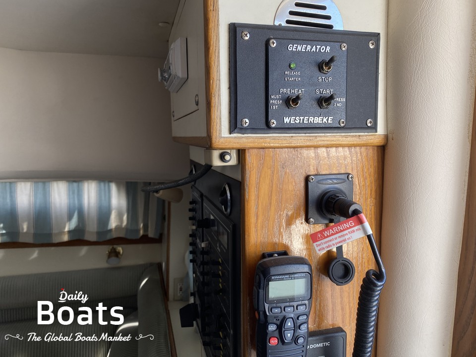 1995 Albin 32 Plus 2 Command Bridge for sale. View price, photos and ...