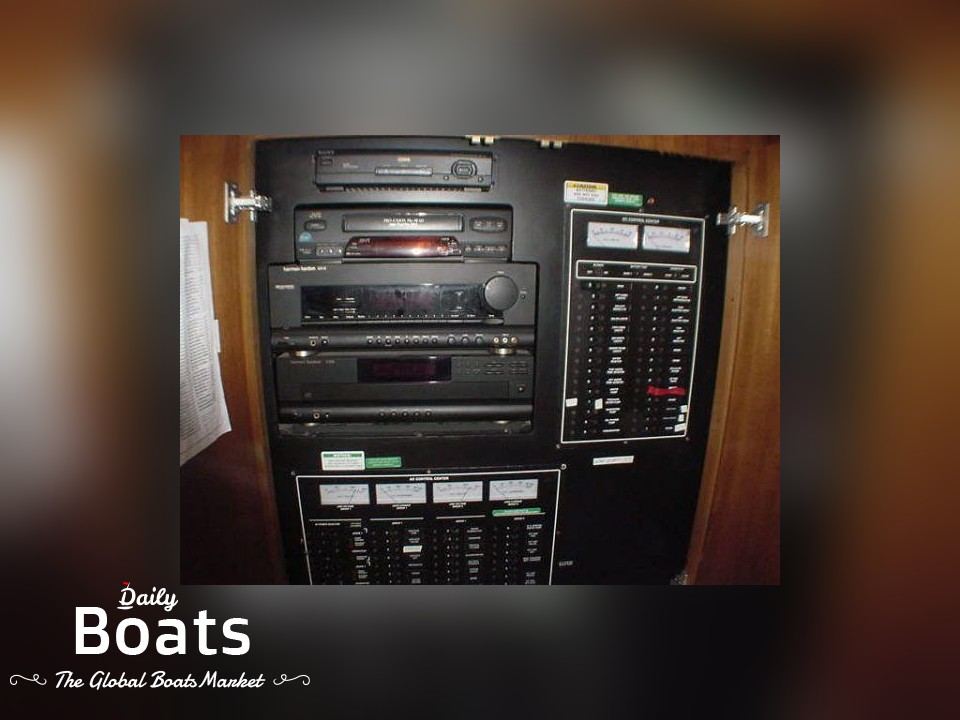 2000 Carver 456 Aft Cabin Motor Yacht for sale. View price, photos and ...