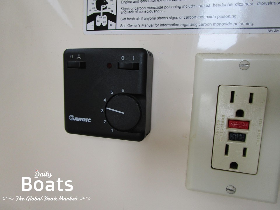 1997 Carver 350 Mariner for sale. View price, photos and Buy 1997 ...