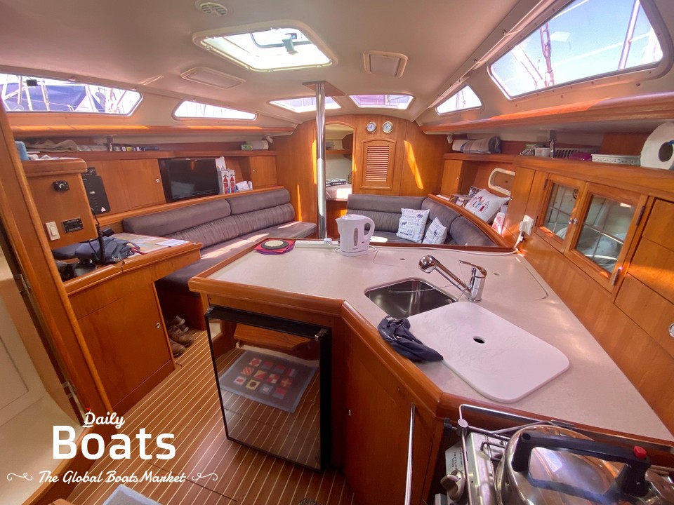 2004 Hunter Legend 36 for sale. View price, photos and Buy 2004 Hunter ...