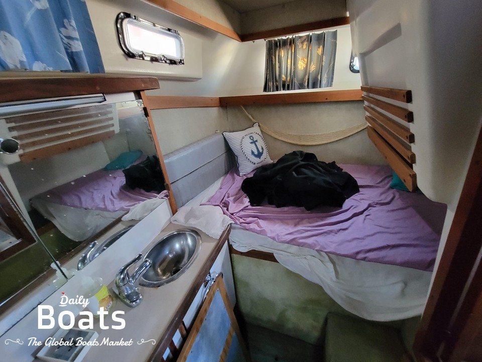 1984 Carver Riviera for sale. View price, photos and Buy 1984 Carver ...