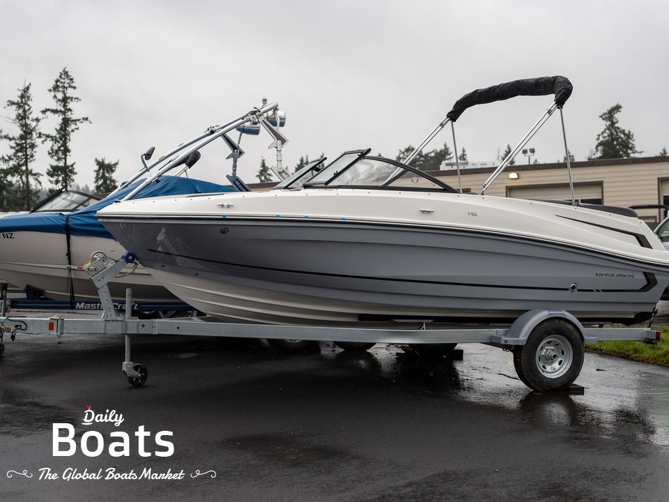 2022 Bayliner Vr5 Bowrider I/O for sale. View price, photos and Buy ...