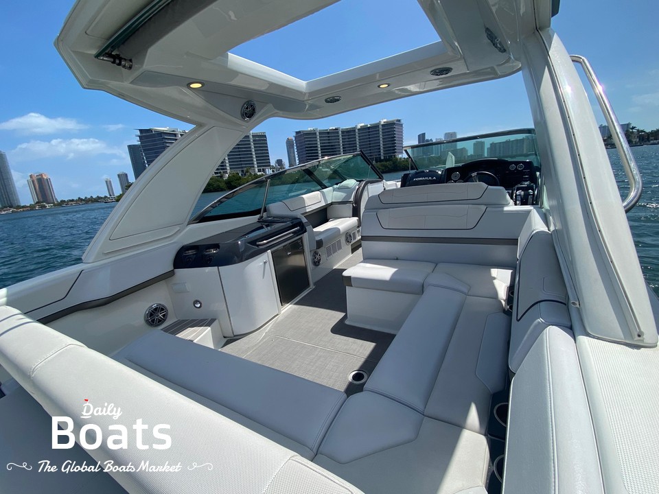 2019 Formula 350 Crossover Bowrider for sale. View price, photos and ...