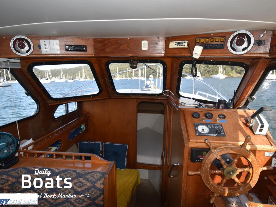 1984 Custom Cuddles 30Ft Flybridge Cruiser for sale. View price, photos ...